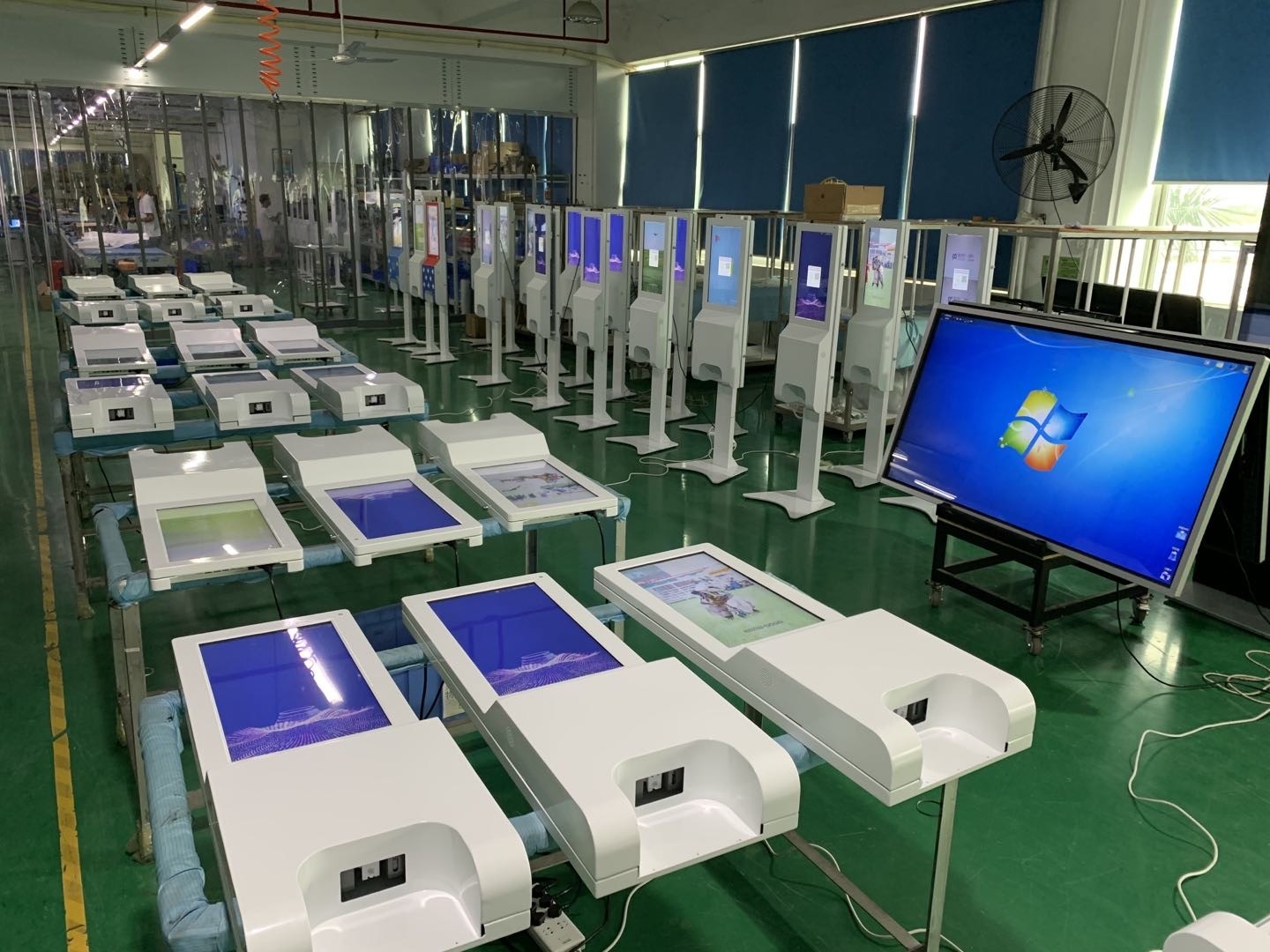 Intel Core I3 CPU Touch Screen Kiosk All In One with FCC Certificates